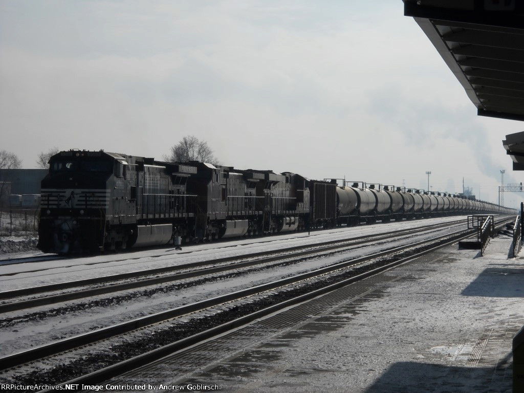 NS 9588, BNSF 795 + 7860 Back & Forth